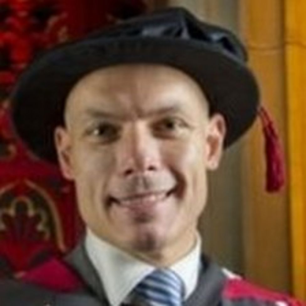 Referee Howard Webb receives honorary degree - BBC News