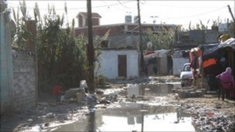 Forgotten woes of Lebanon's slum families - BBC News