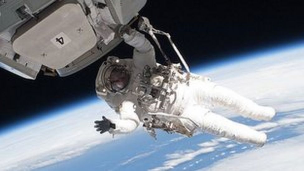 Saltburn astronaut Nicholas Patrick gets degree - BBC News