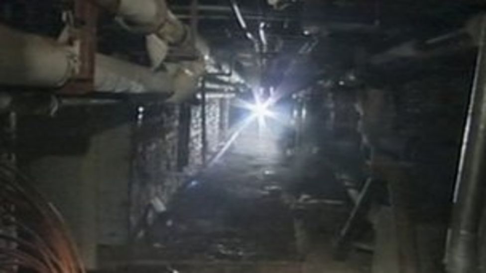 Copper cable thief Keith Greaves electrocuted - BBC News