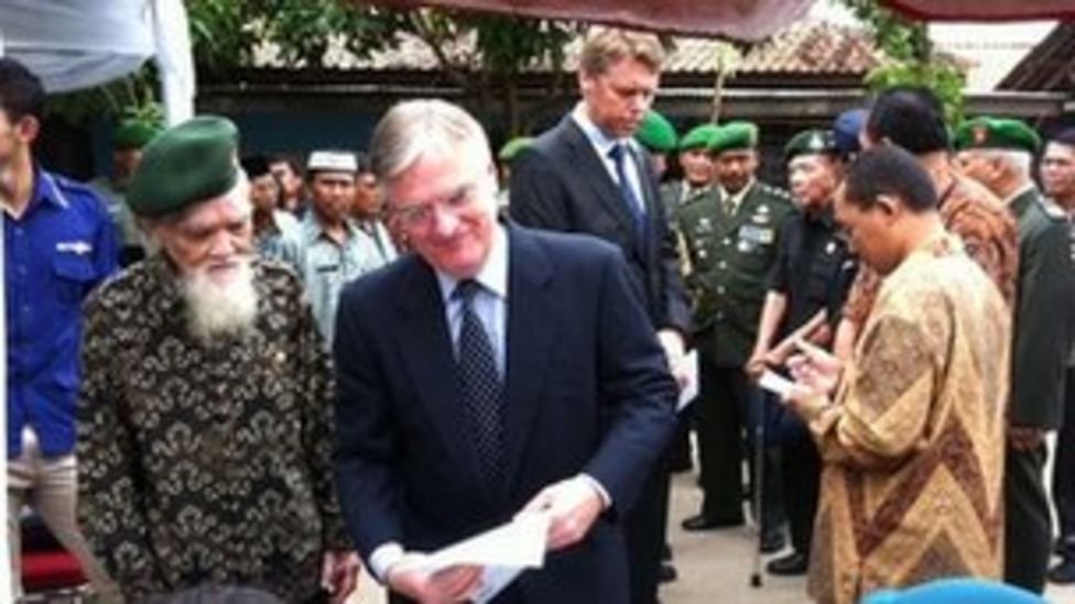 Dutch apology for 1947 Indonesia massacre at Rawagede - BBC News