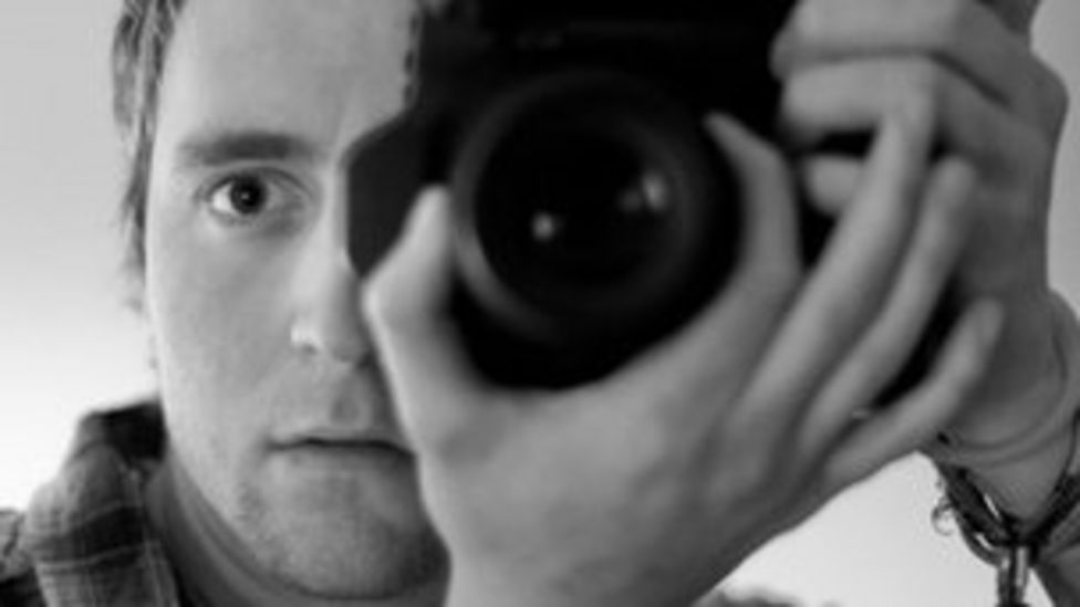 Mansfield photographer's shock at arrest threat - BBC News