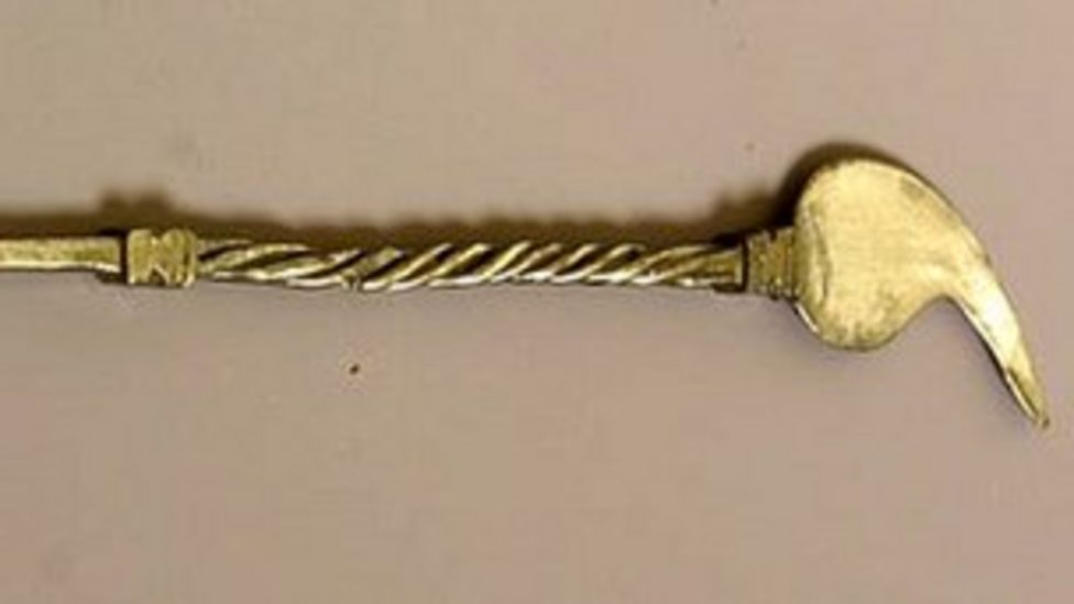 Roman ear pick among artefacts for adoption in Newark - BBC News