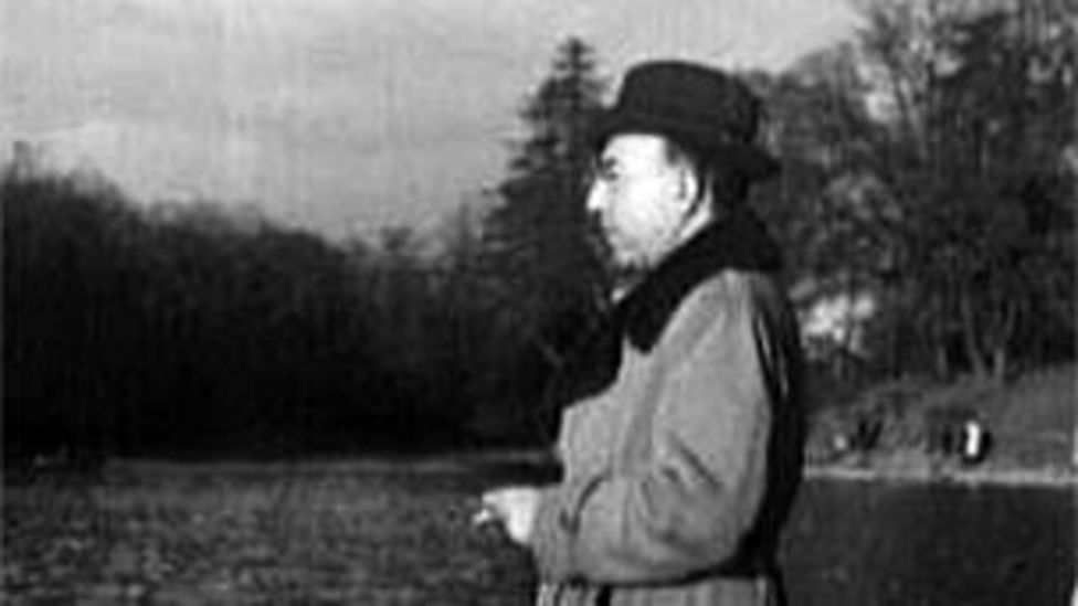 The 'Iranian Schindler' who saved Jews from the Nazis - BBC News