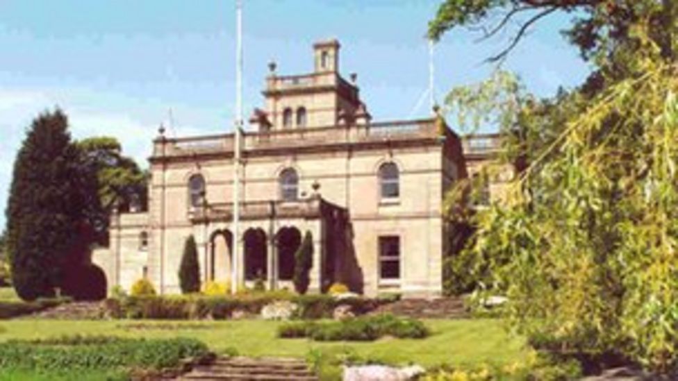 Talks over Parc Howard and Carmarthenshire museums - BBC News