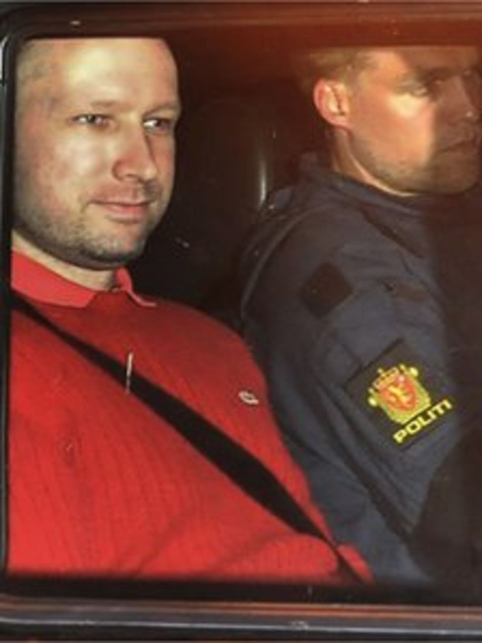 Norway police response to Breivik' attack 'adequate' - BBC News
