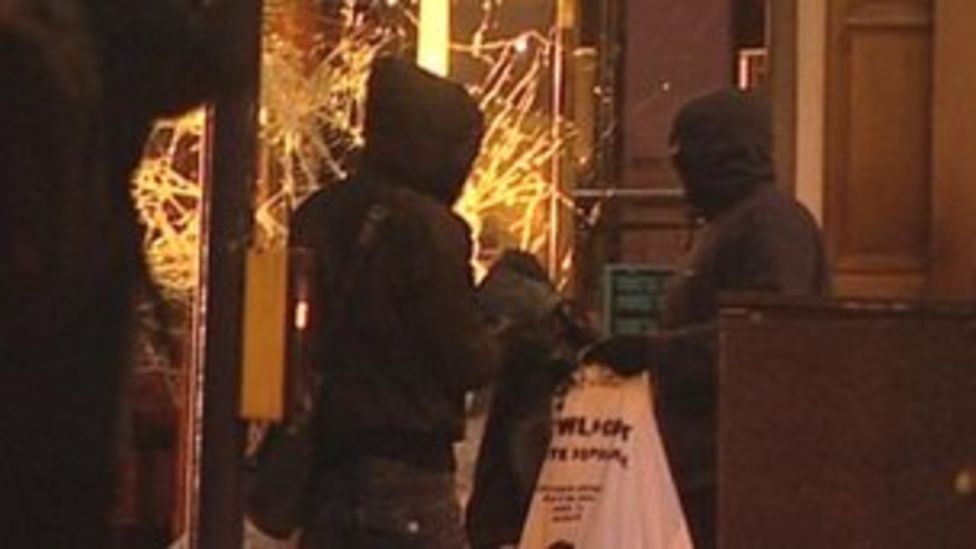 Riot claimants in England hit by legal woes - BBC News