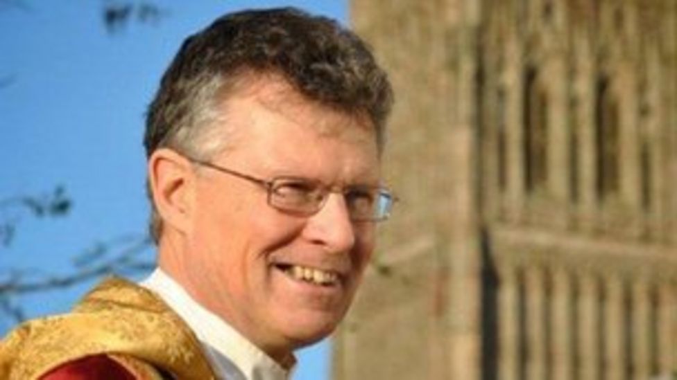 Dean of Worcester's Christmas message on carol singing - BBC News