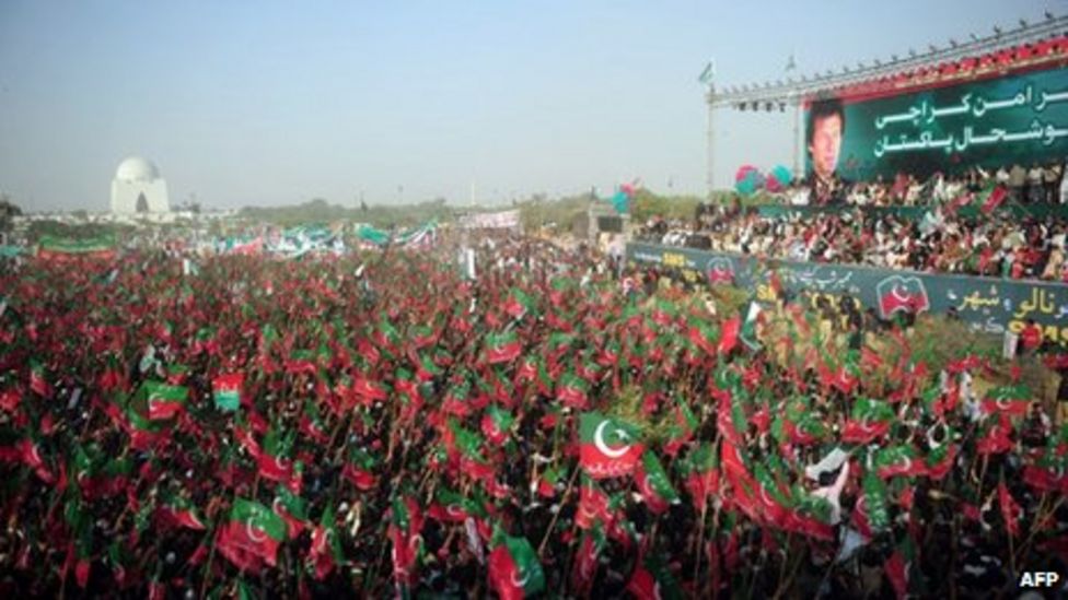 Pakistan Imran Khan rally draws tens of thousands - BBC News