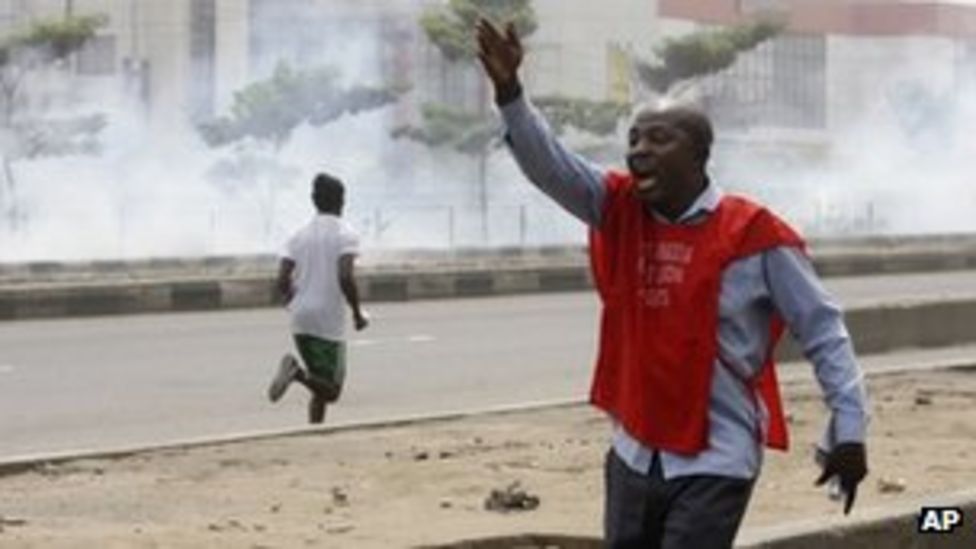 Nigerian fuel subsidy: Strike suspended - BBC News