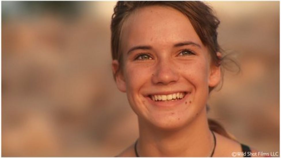 Schoolgirl sailor triumphs after battle with authorities - BBC News