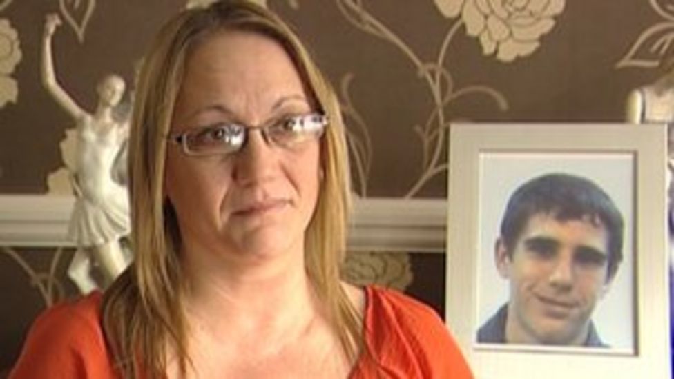 Mother's appeal to catch teenager Charlie Wright's killer - BBC News