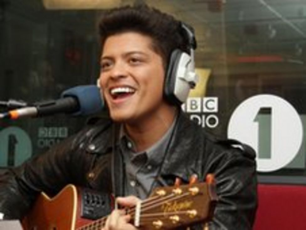 Bruno Mars finishes work on second album - BBC News
