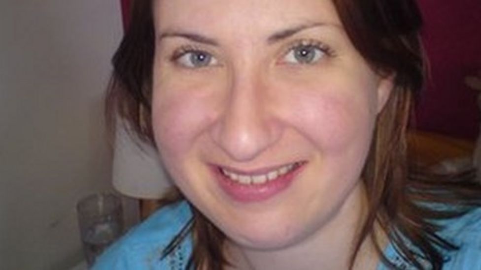 'Jaw replacement surgery ended my unbearable pain' - BBC News