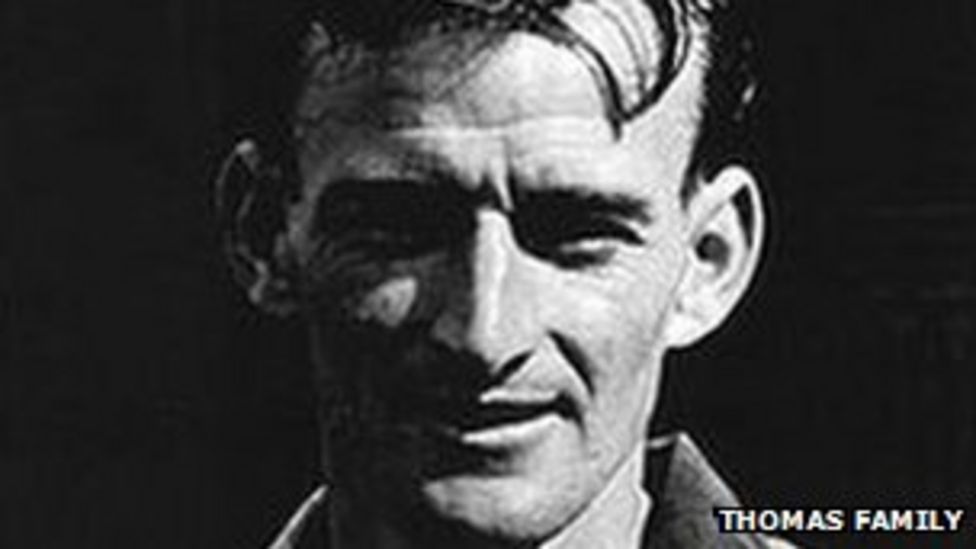 Tributes paid to former Wales international Syd Thomas - BBC News