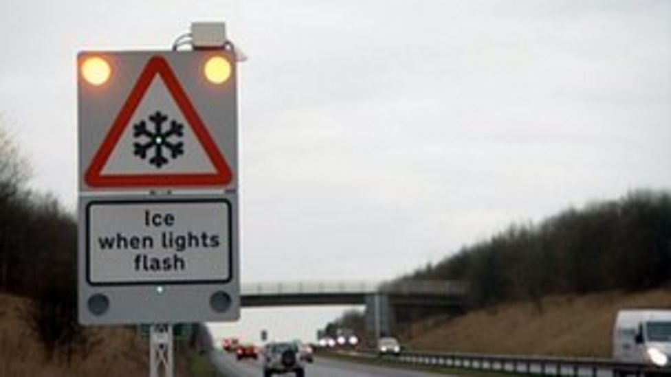 Signs in Lincolnshire warn motorists of ice - BBC News