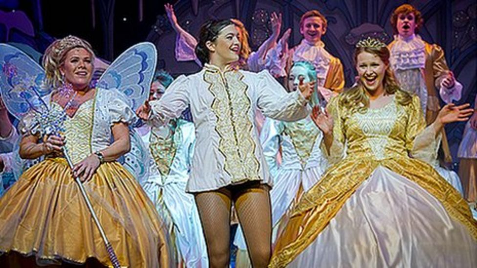 Oh yes it did: How Norfolk pantomime defied the downturn - BBC News