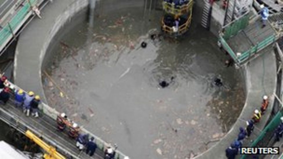 Five workers missing after Japan refinery collapse - BBC News