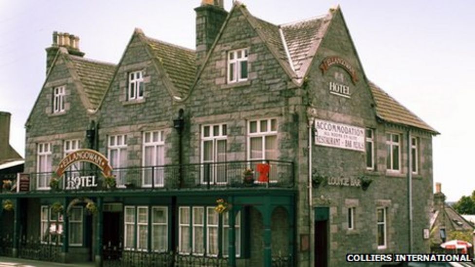 Dumfries and Galloway pub used in The Wicker Man on sale - BBC News