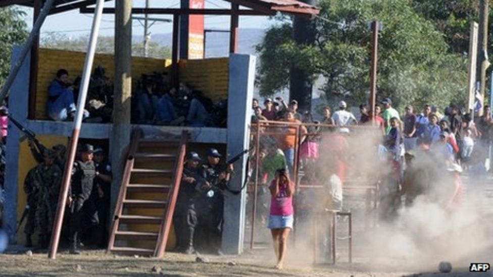 Honduras prison fire kills hundreds - BBC News