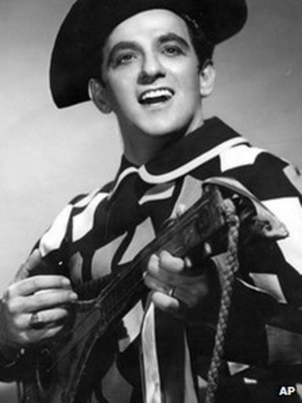 Metropolitan Opera singer Charles Anthony dies - BBC News