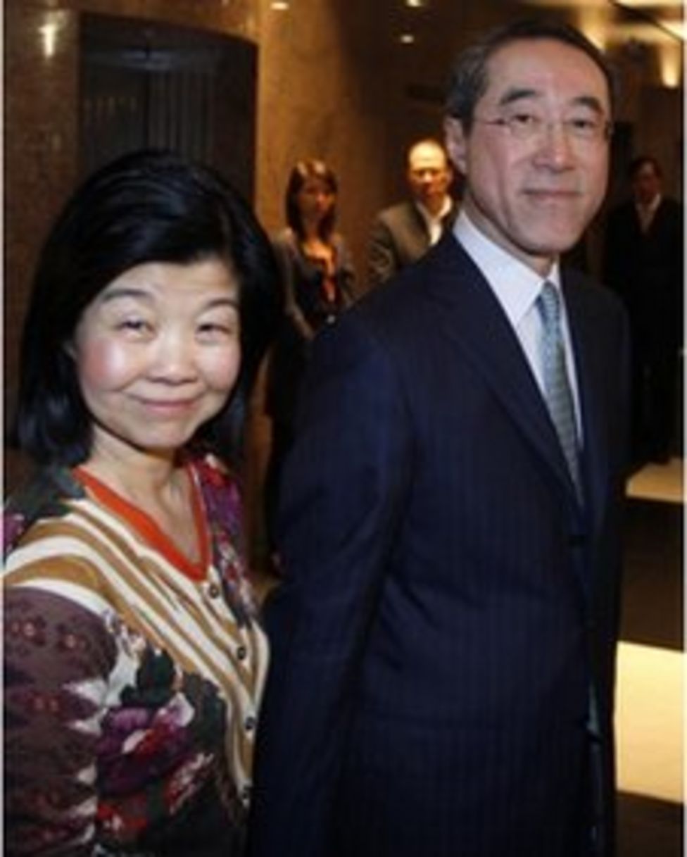 Row erupts over HK hopeful Henry Tang's basement - BBC News