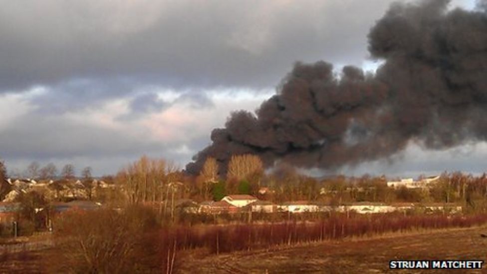 Major fire at Perth recycling plant - BBC News
