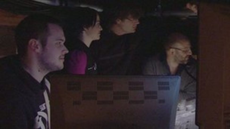 Digital Drama: The technology transforming theatre - BBC News