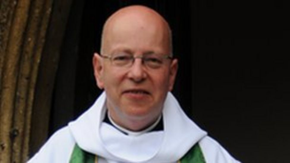 Vicar murder suspect Stephen Farrow 'seen in Hastings' - BBC News