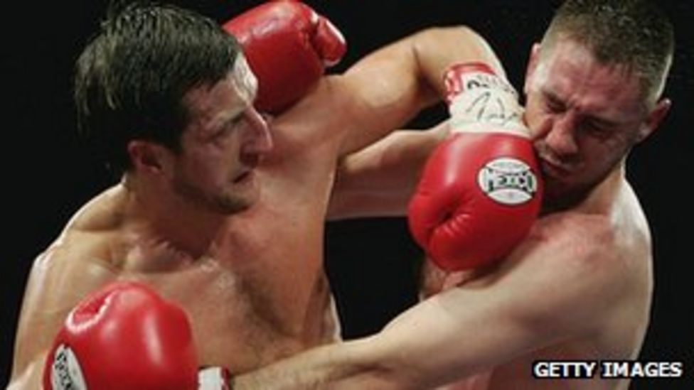 Nottingham boxer Carl Froch admits prolonging title fight - BBC News