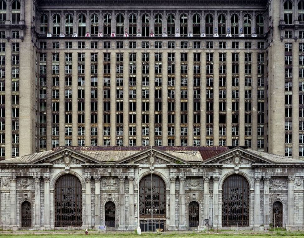 In pictures: The ruins of Detroit - BBC News