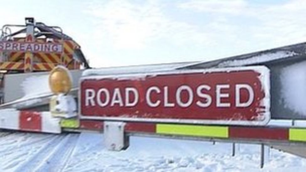 Snow gates to be installed on exposed A628 Woodhead Pass - BBC News