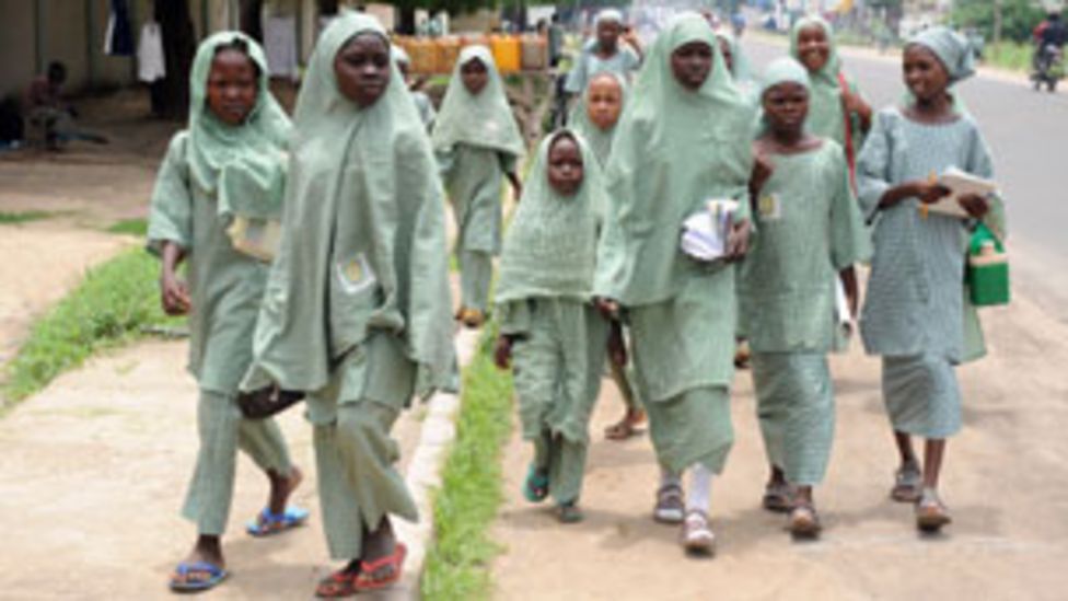 Nigeria school set alight in Maiduguri - BBC News