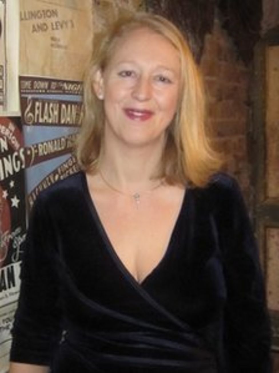 Extras, extras, read all about 'em.... - BBC News