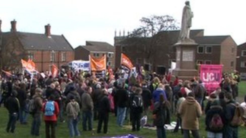 Protesters demonstrate over Leeds City Council cuts - BBC News