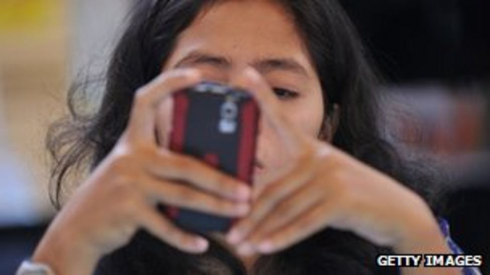 Twitter partners with Datasift to unlock tweet archive - BBC News