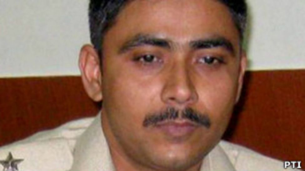 Indian 'mining mafia' accused of killing policeman - BBC News