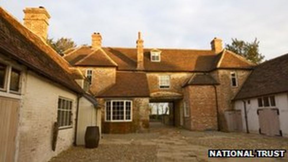 New Inn Stowe visitor centre rebuild complete - BBC News