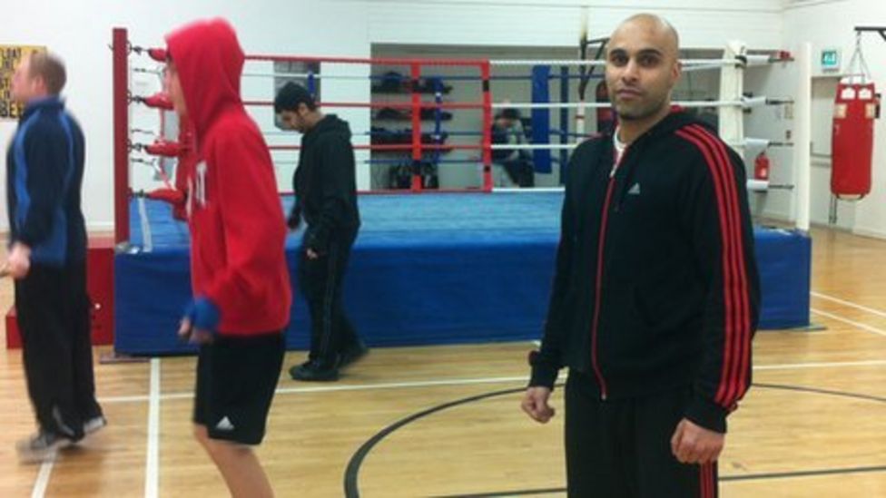 Boxing 'breaks down gang rivalries' in Nottingham - BBC News