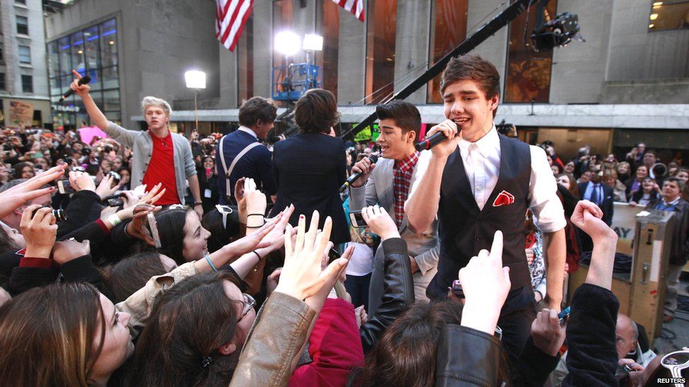 Pictures: One Direction's first performance on US TV - BBC Newsround