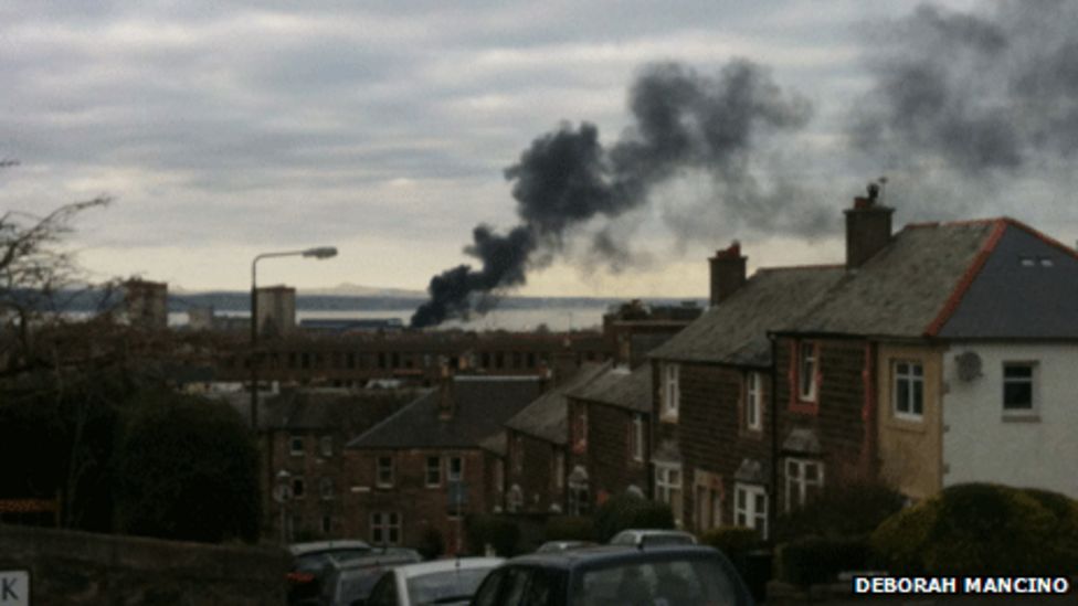 Crews tackle large rubbish fire in Edinburgh - BBC News