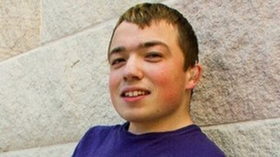 London 2012: Torchbearer James Lusted 'excited' about role - BBC News