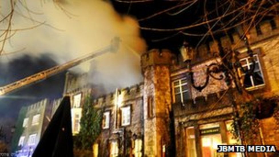 Ryde Castle Hotel partially collapses after fire - BBC News