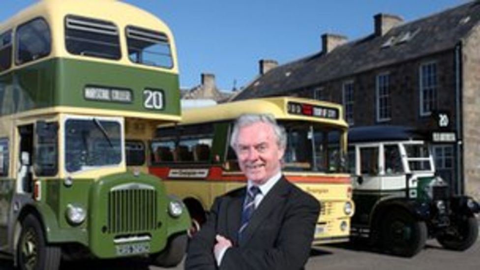 FirstGroup creates trust for historic buses - BBC News