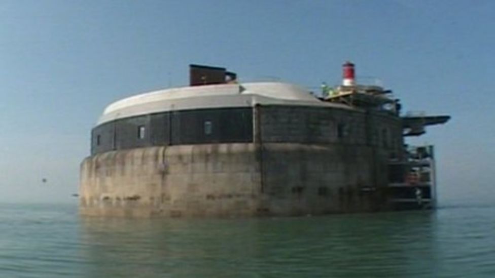 Derelict Solent fort sold for £715,000 - BBC News