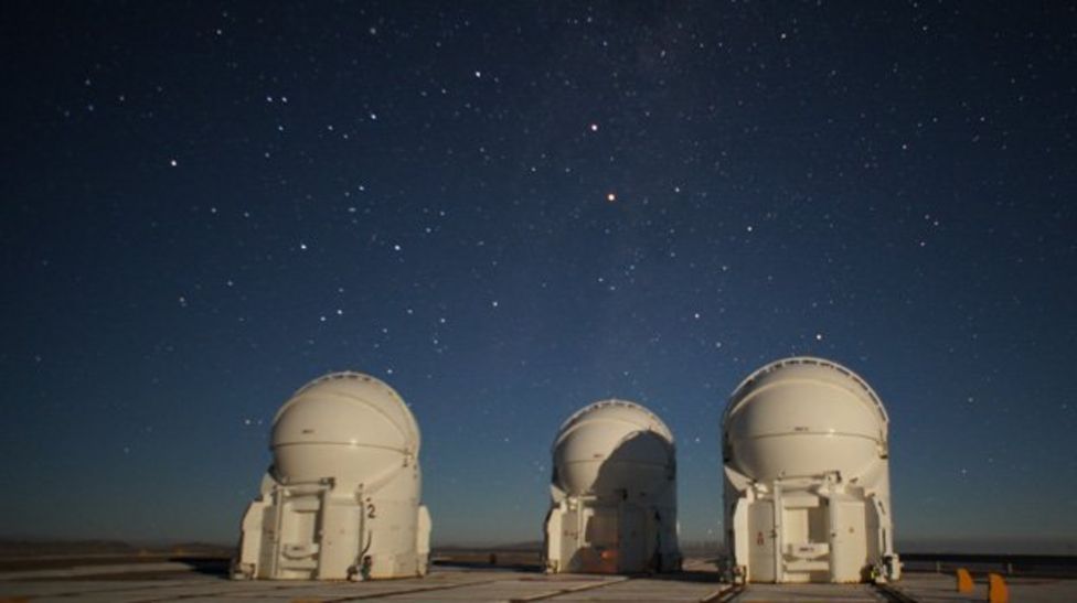 Red-hot Chile peepers: How to make a very large telescope - BBC News