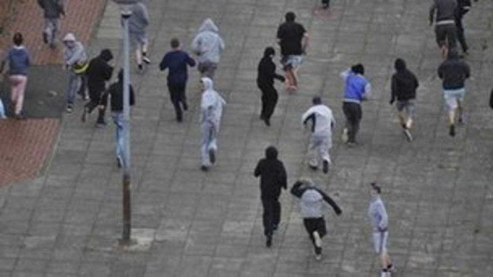 Schools should be fined for illiteracy, says riot panel - BBC News