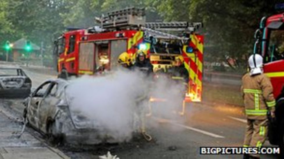 England riots: Days of looting, arson and violence - BBC News