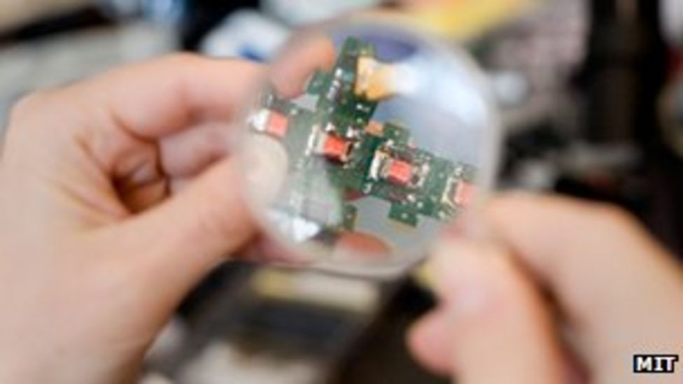 Self-sculpting sand robots are under development at MIT - BBC News