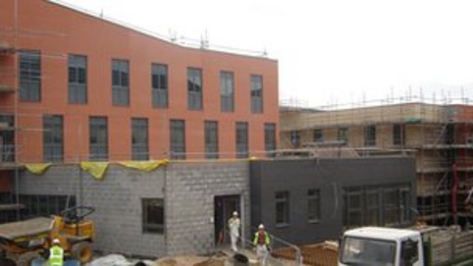 'Benchmark' homeless and housing centre for Cardiff - BBC News